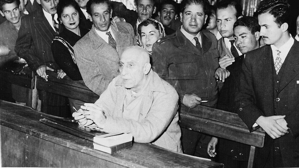 Trump hint op een coup in Iran. Dat zou niet de eerste keer zijn